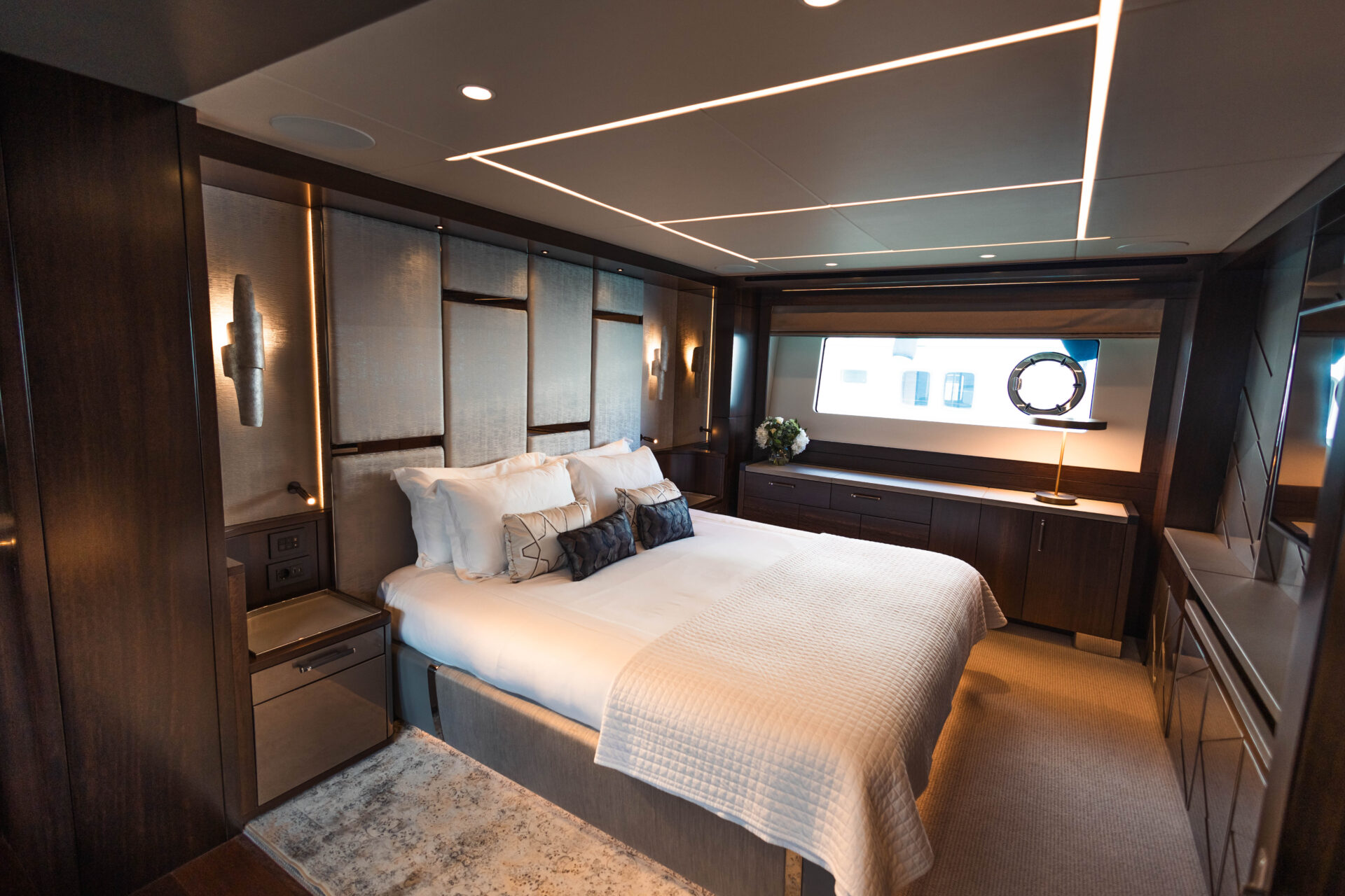 INNOVA Yacht Charter Details, Sunseeker 88 | CHARTERWORLD Luxury ...